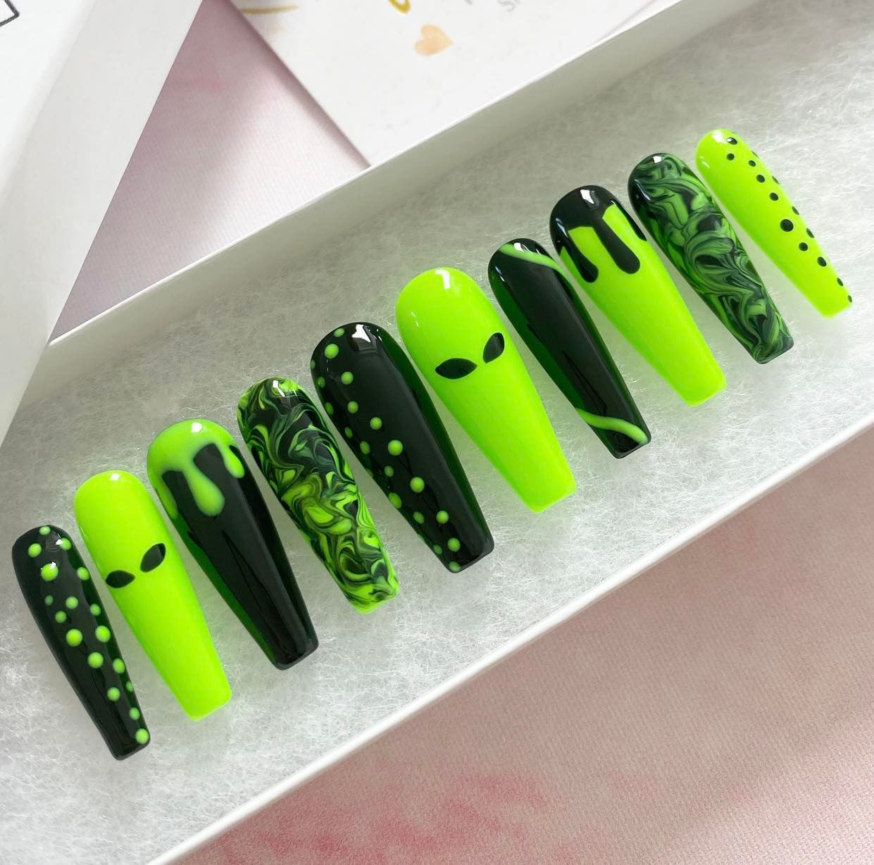 Alien Press-On Nails Mix & Match Mashup. Salon-Quality. Hand-Painted ...